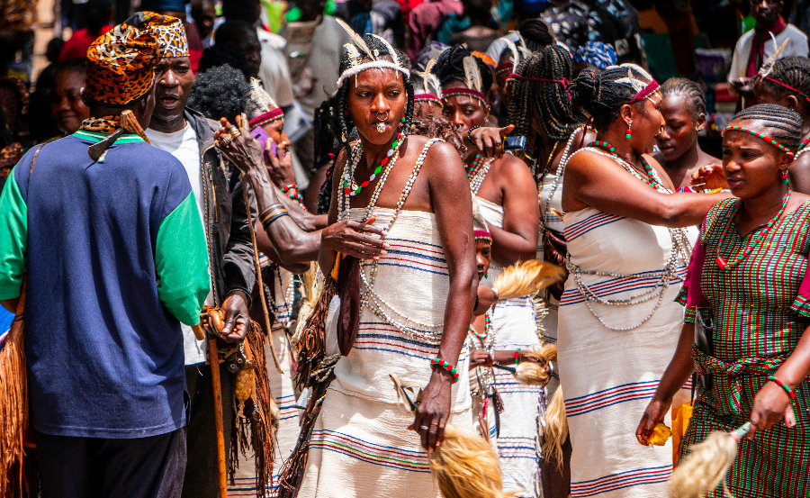 20 Ways To Adapt To A New Country - Hope Reconnect